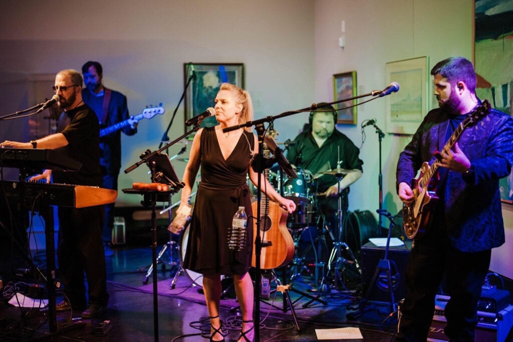 318CENTRAL.COM PRESENTS OUR APRIL MUSIC SPOTLIGHT ~ THE KELLI ROBERTS ...