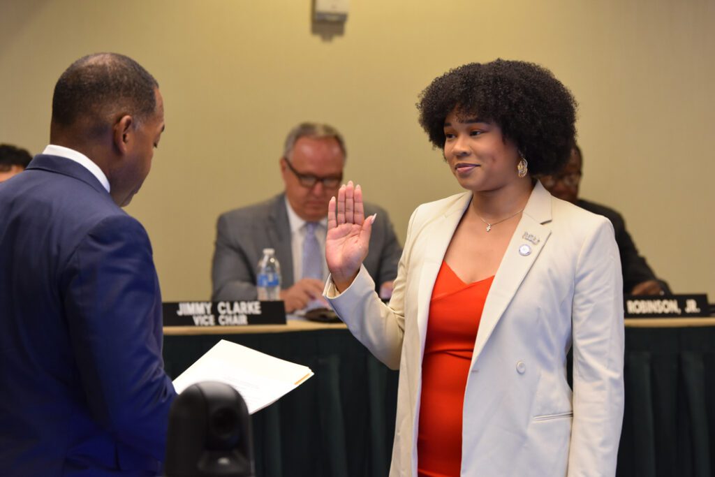 NSU SGA PRESIDENT BAILEY WILLIS SWORN IN AS STUDENT MEMBER OF THE BOARD ...